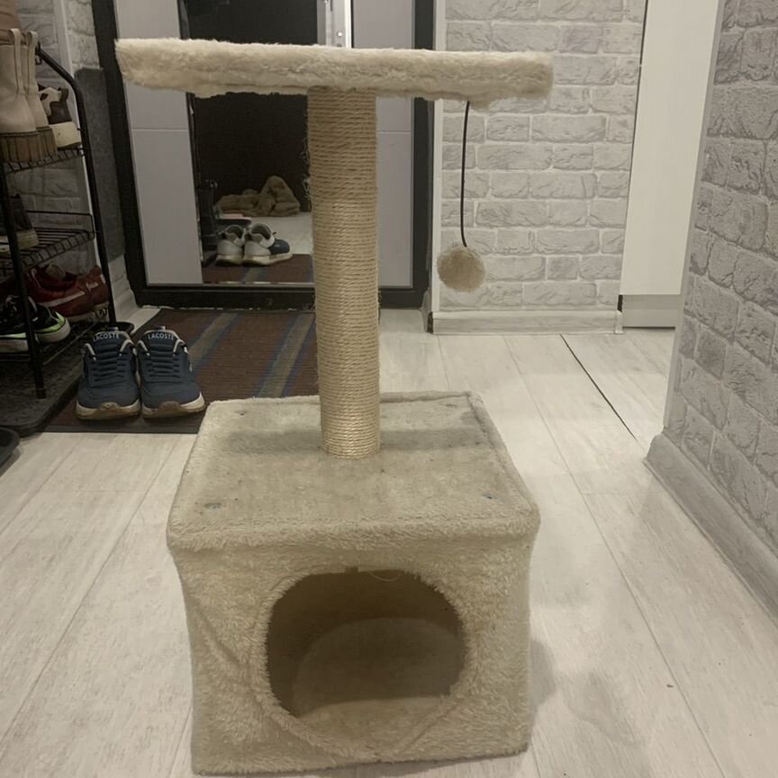 Домик для кошки с когтеточкой бу