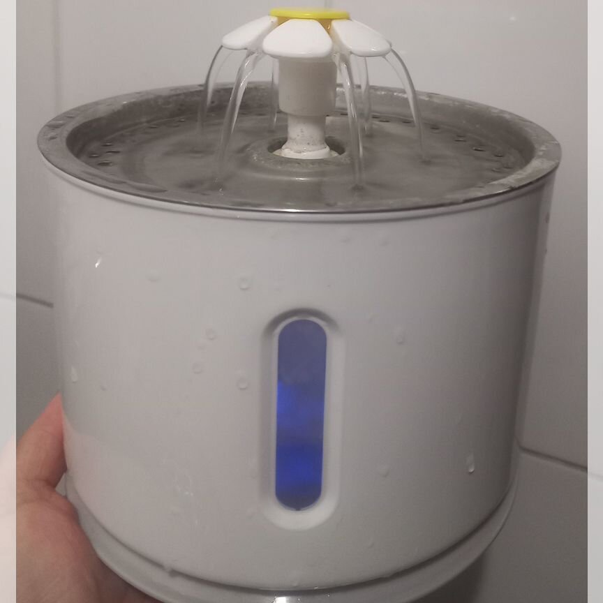 Фонтан поилка для кошек