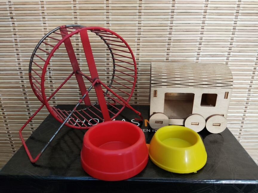 Домик, колесо, мисочки для хомячка