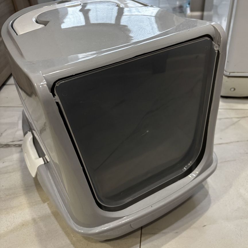 Закрытый лоток для кошек новый