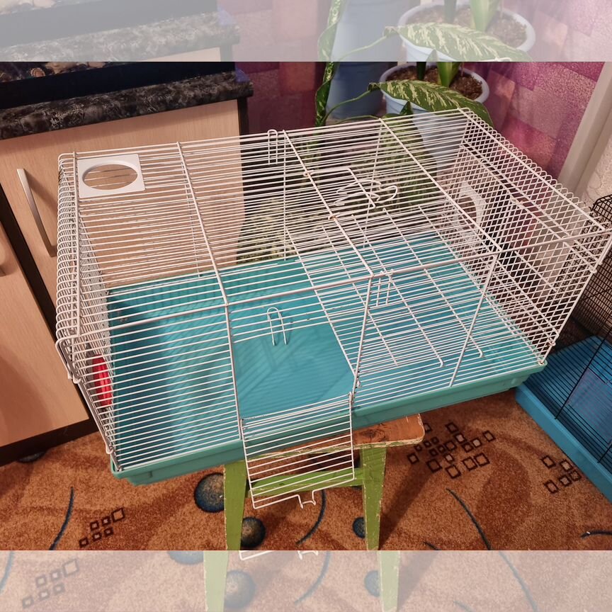 Удобная клетка с синим поддоном. 400х270х580