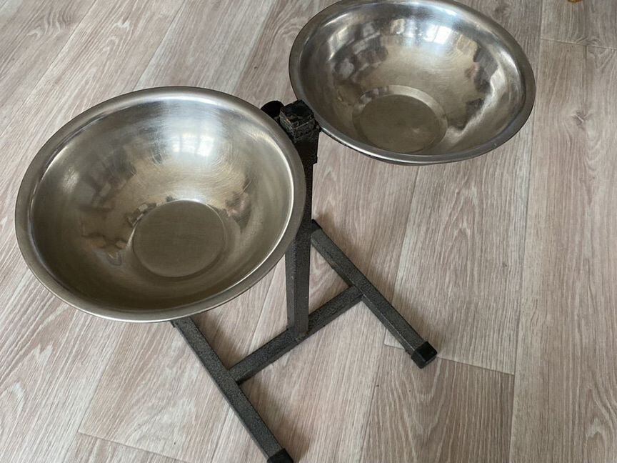 Подставка с мисками