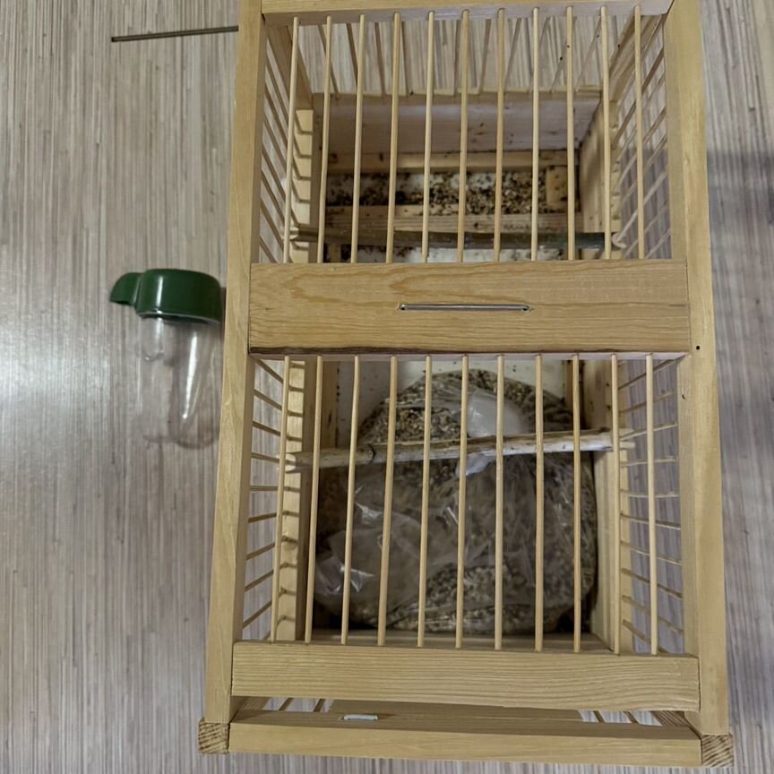 Клетка для птицы с поильником