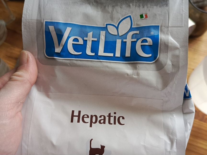 Продам корма hepatic для кошек