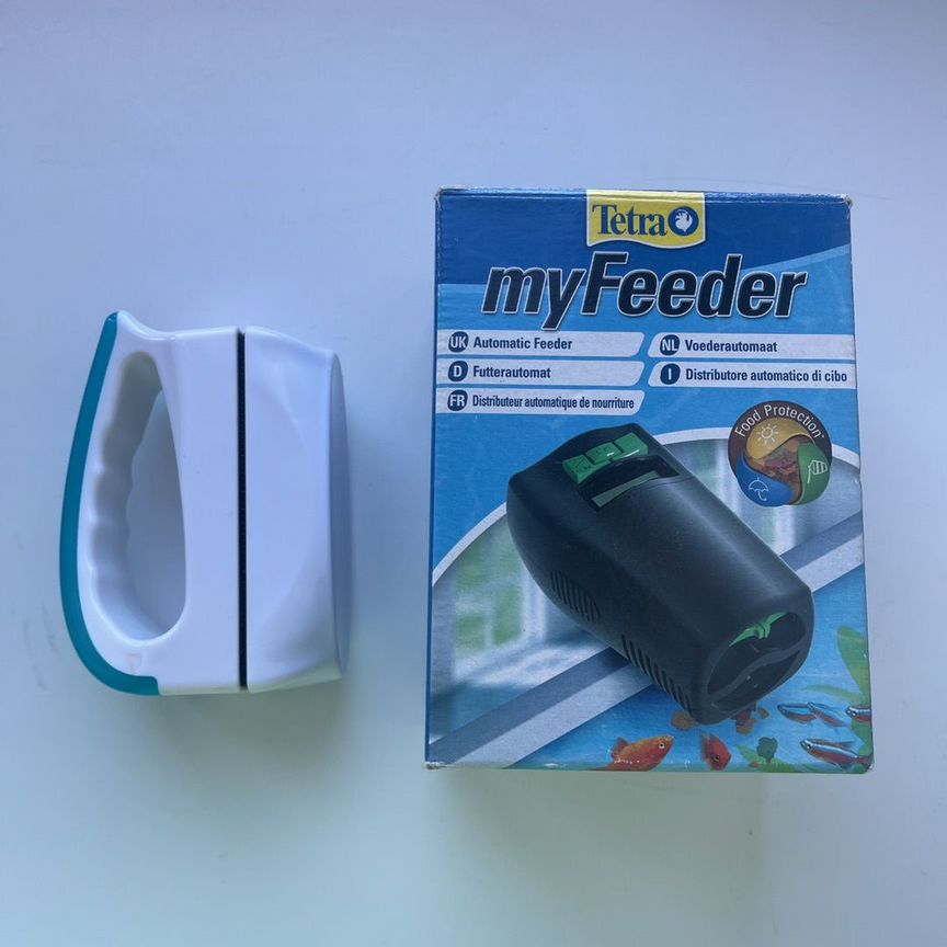 Автокормушка и щетка для чистки аквариума