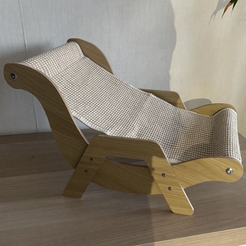 Лежанка для кота с когтеточкой