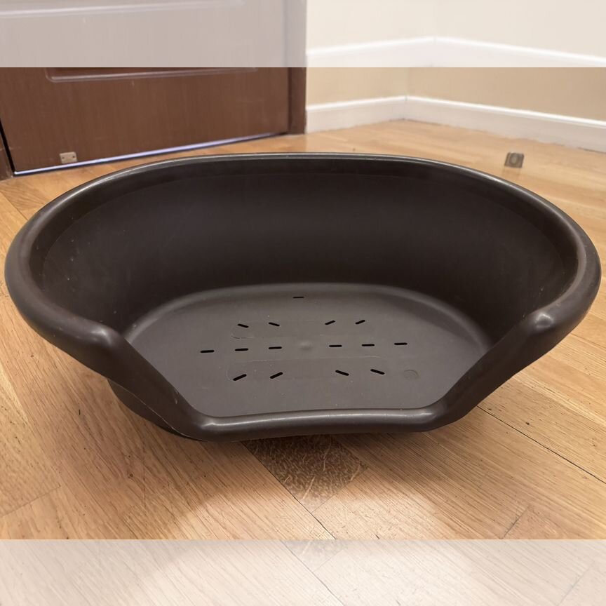 Лежанка пластиковая для собаки или кошки