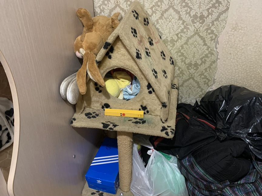 Кошачий домик с когтеточкой