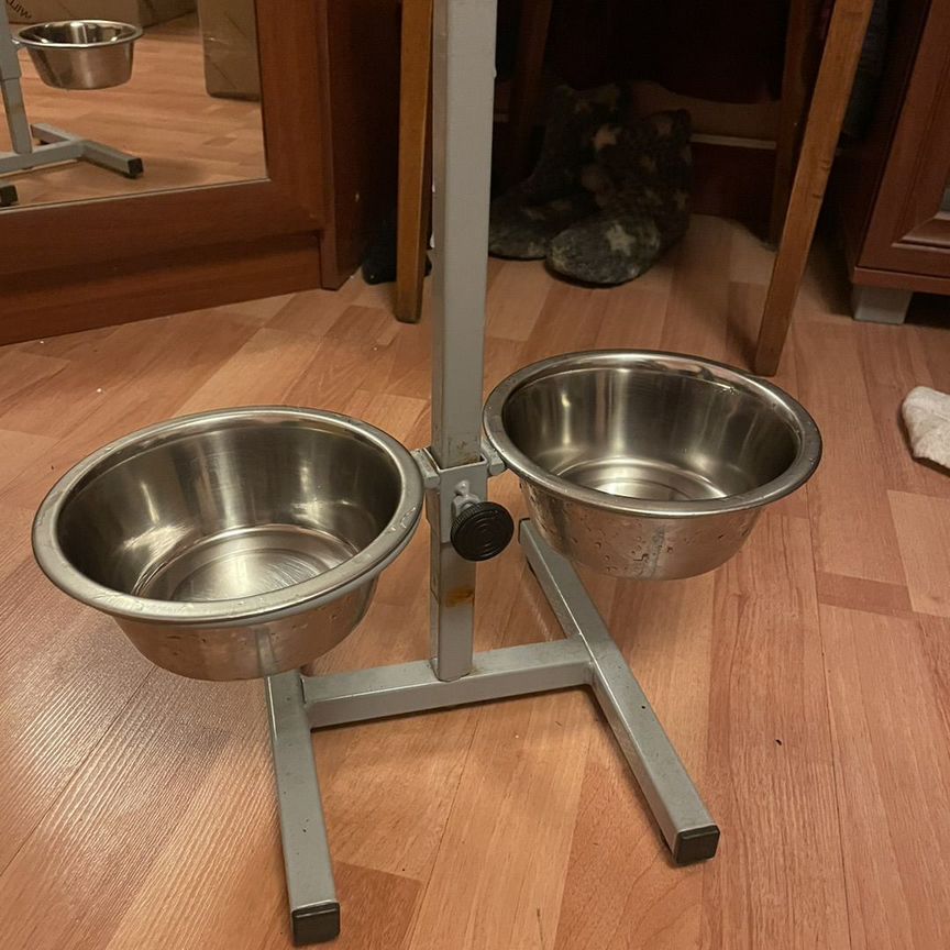 Стойка для мисок