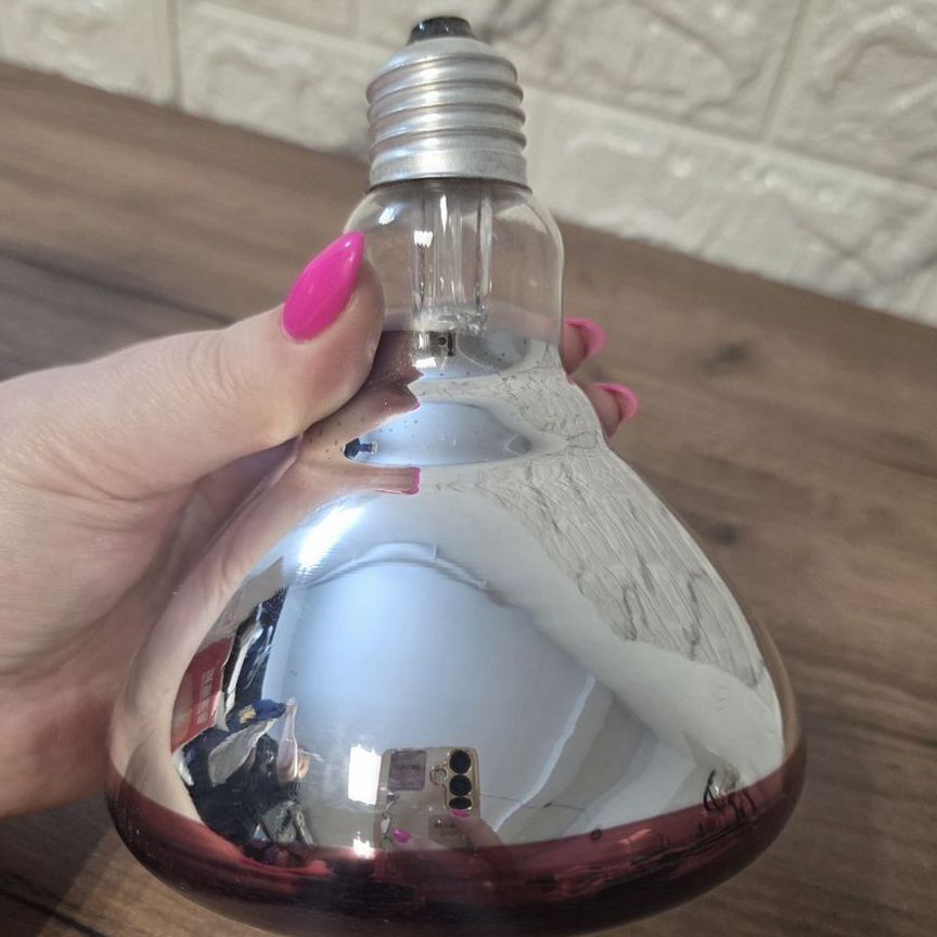 Инфракрасная лампа для обогрева птицы и животных