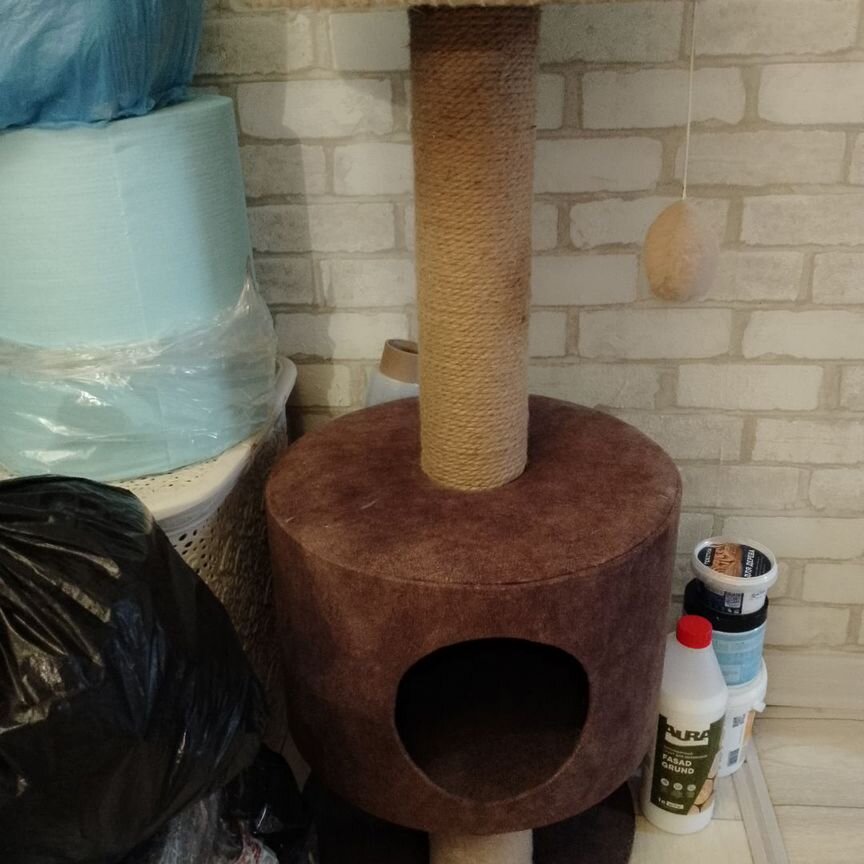 Когтеточка с домиком и лежанкой