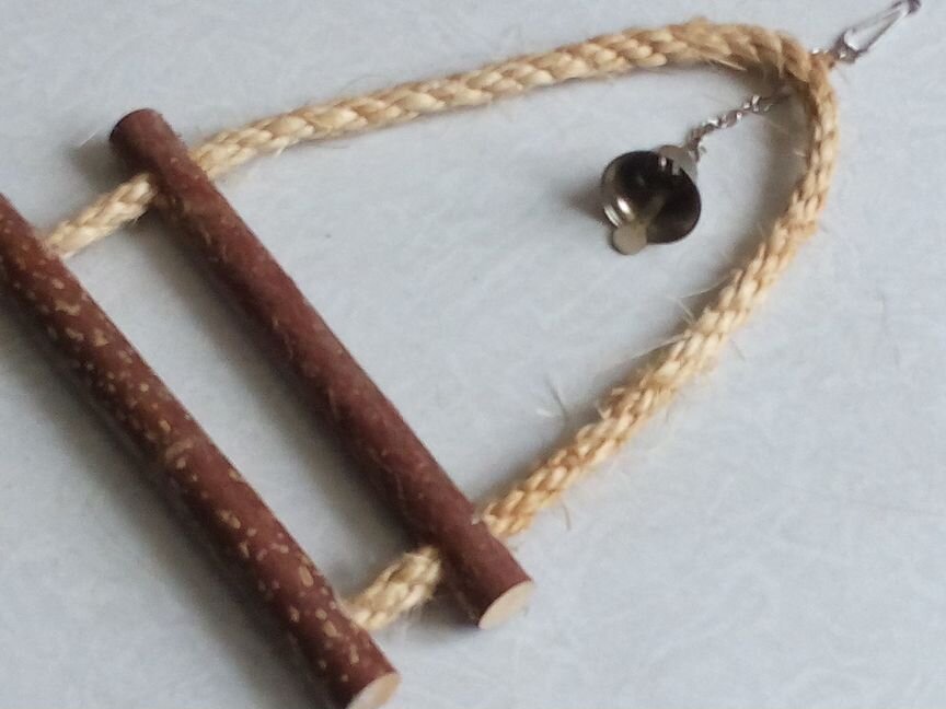 Игрушка для попугая