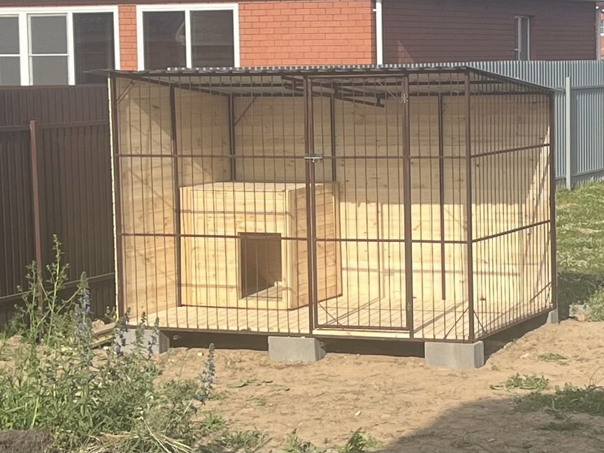 Вольер для собаки с будкой