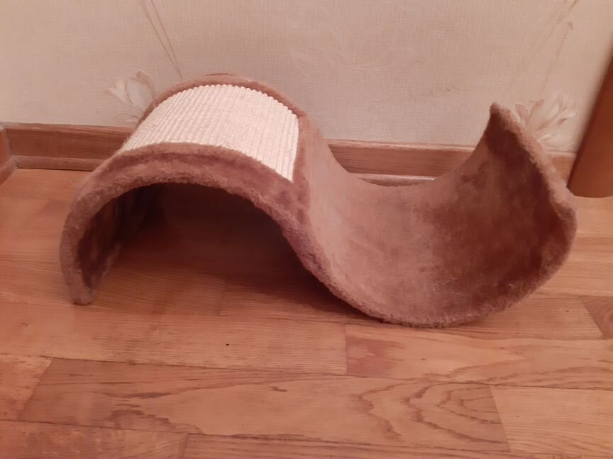 Trixie плюшевая когтеточка- волна