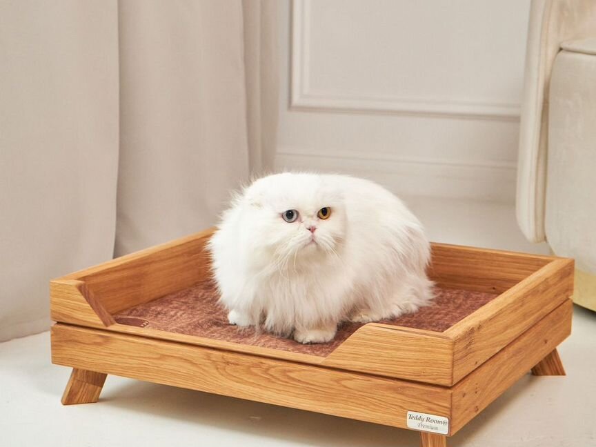 Лежанка для Кошки из дерева