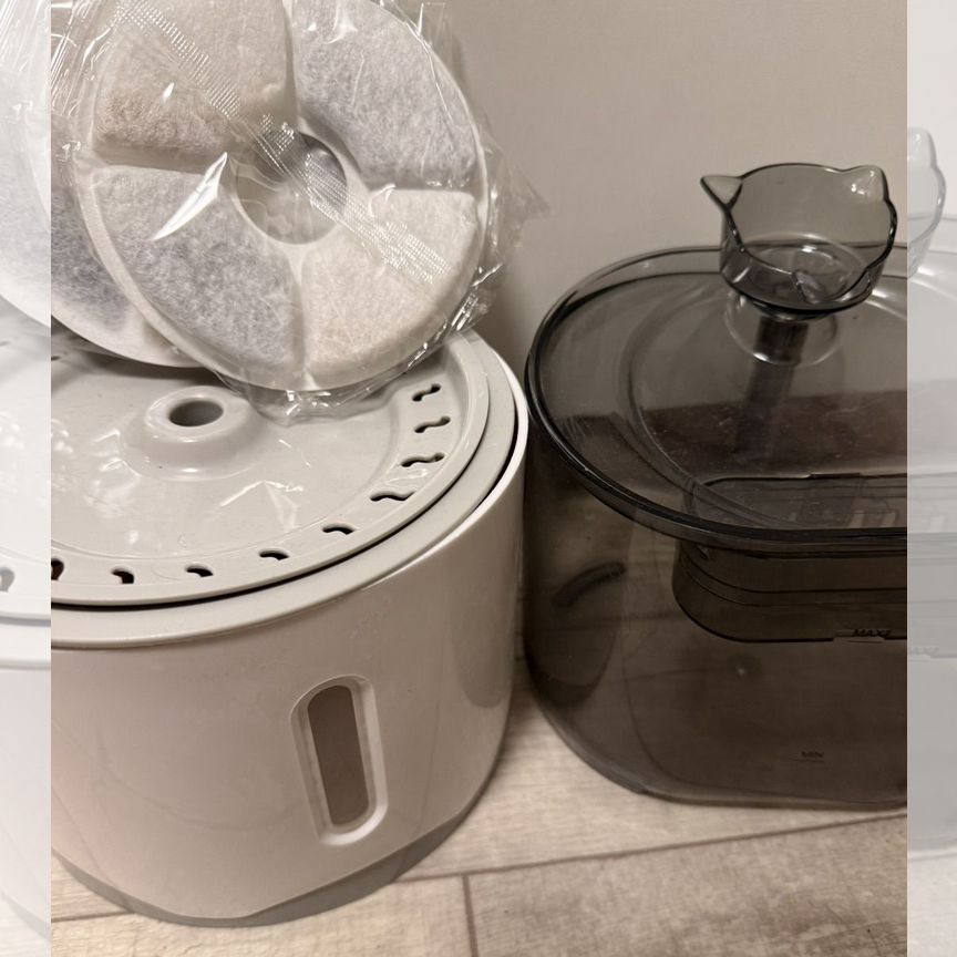 Фонтан поилка для кошек две шт