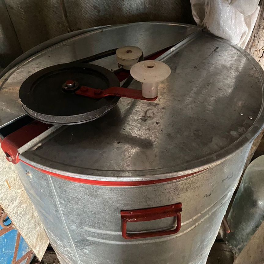 Медогонка 4 рамочная бу