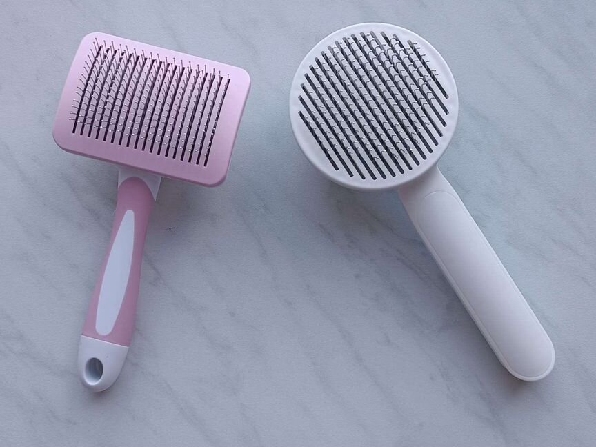 Щётка пуходёрка самоочищающаяся для кошек и собак