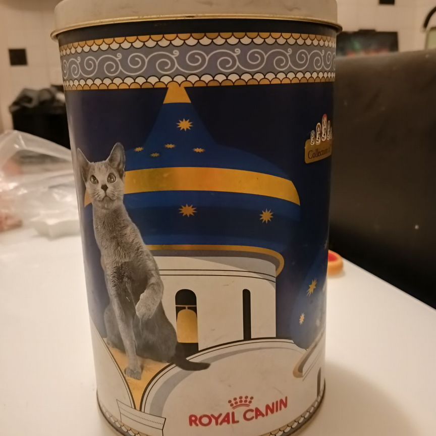 Жестяная банка для корма