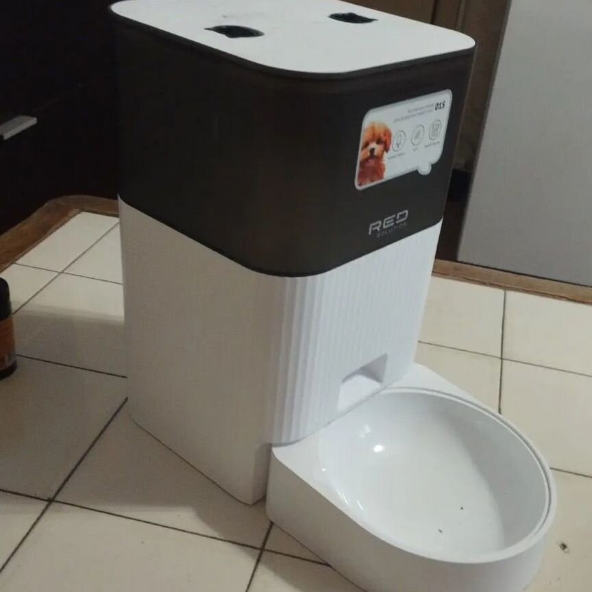 Автоматическая кормушка для кошек и собак