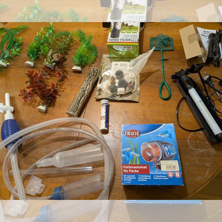 Для аквариума: фильтр, лампа, водоросли, кормушка
