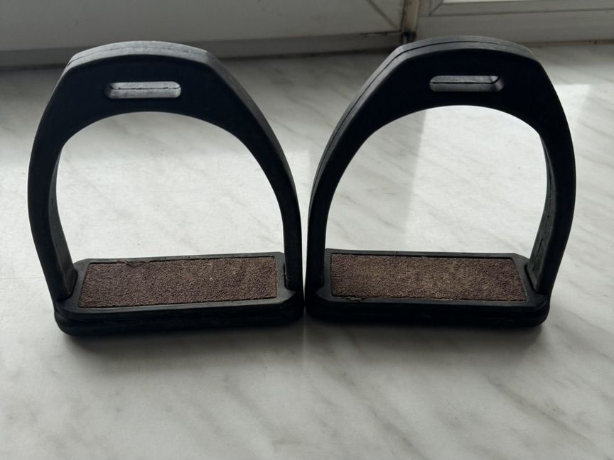 Стремена пластиковые