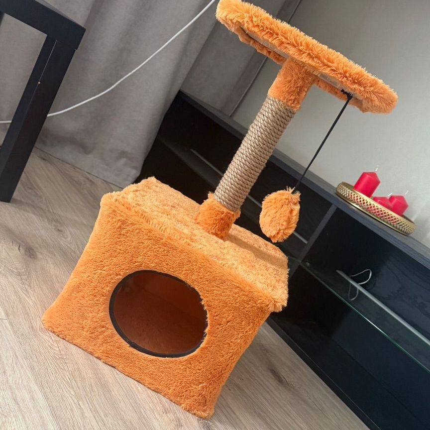 Домик для кошки с когтеточкой и лежанкой