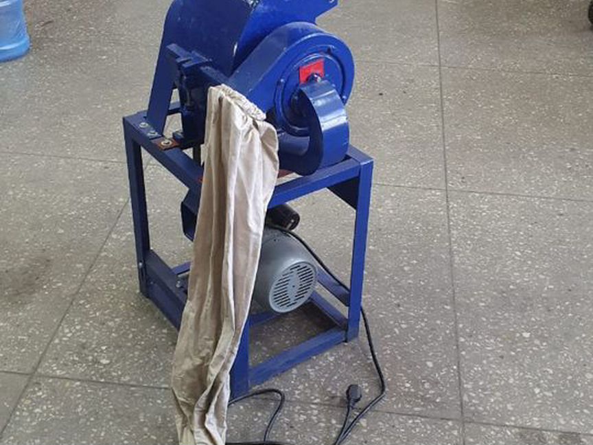 Зернодробилка молотковая