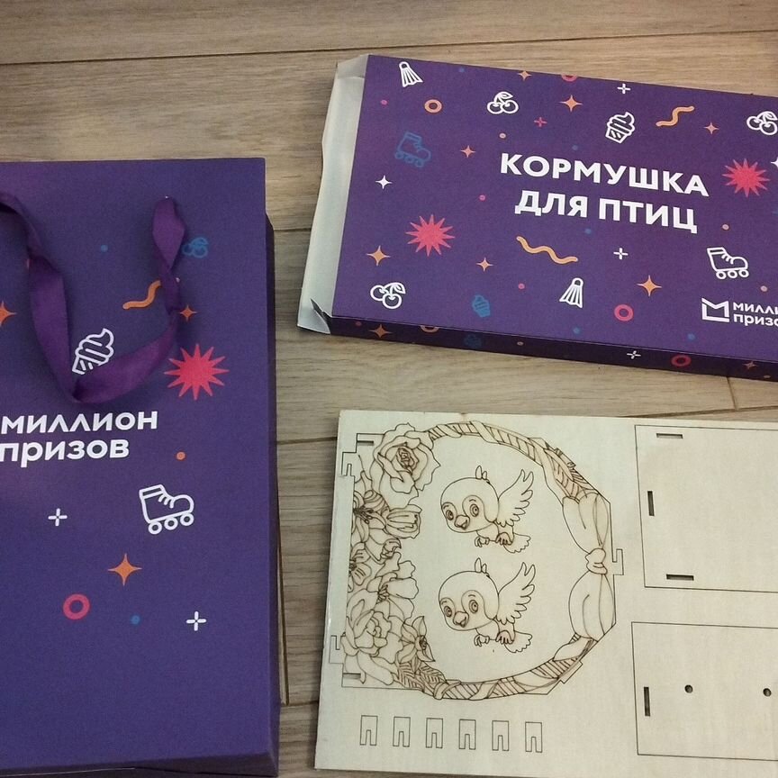 Кормушка для птиц из дерева новая