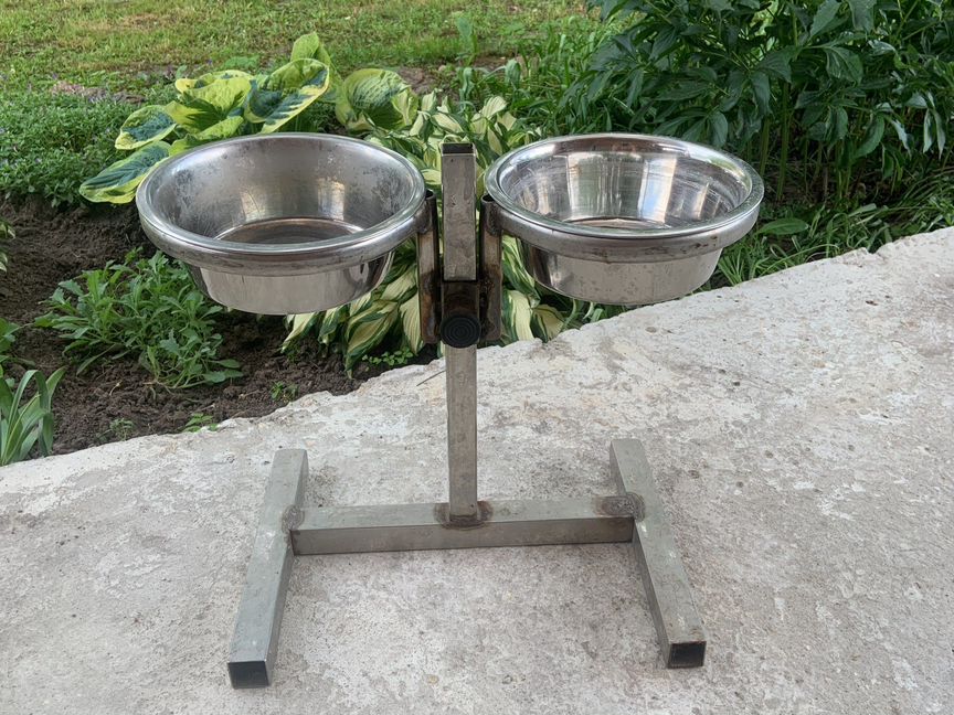 Подставка для кормления собак