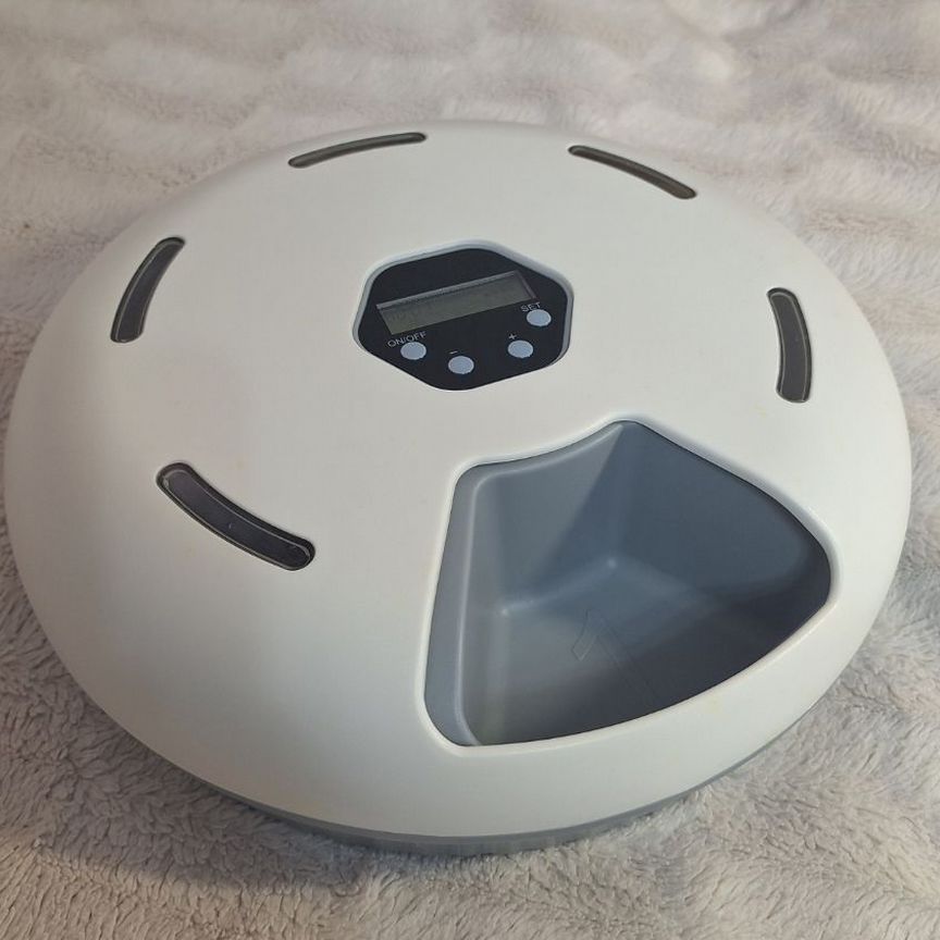 Автоматическая кормушка с охлаждением