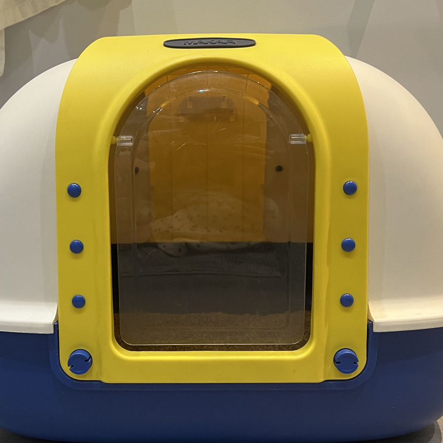 Туалет для кошек закрытый. Дом