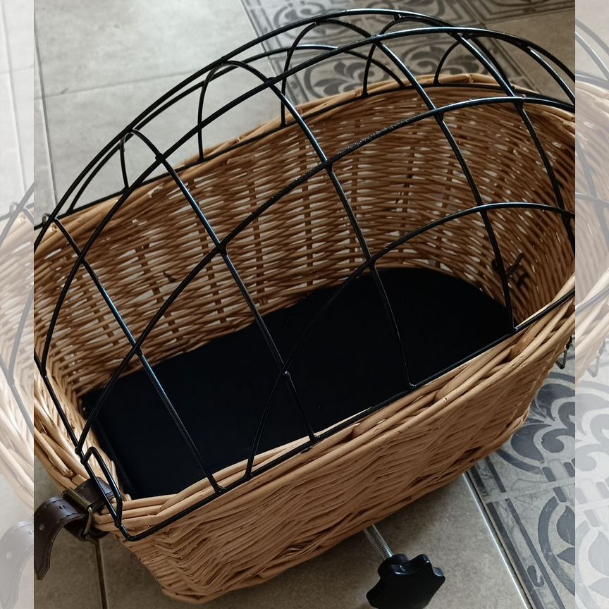 Велосипедная корзина для перевозки собак плетеная