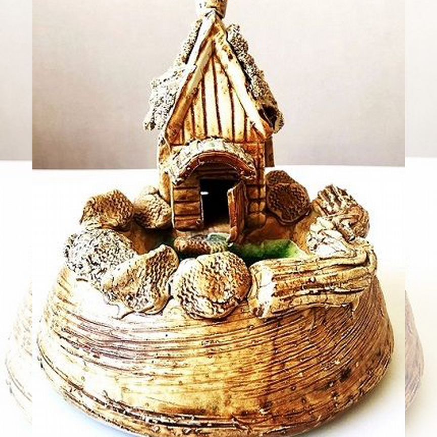 Декоративный домик для аквариума с рыбками