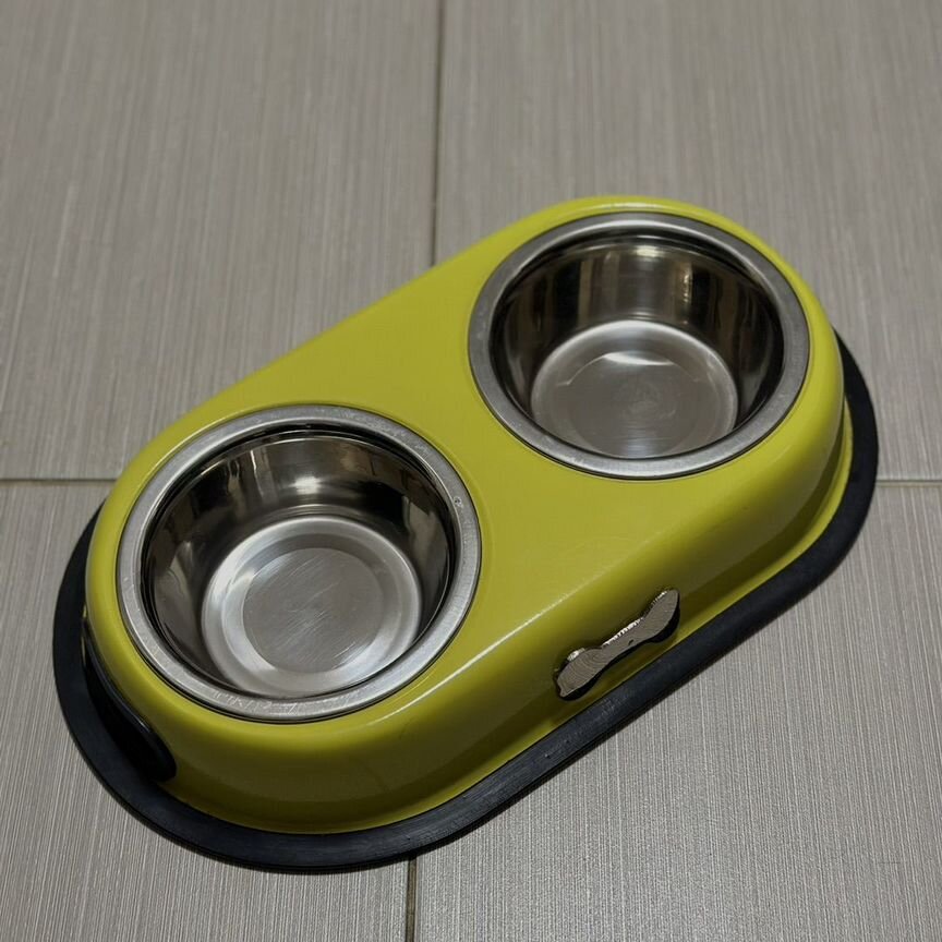 Подставка двойная с мисками для животных