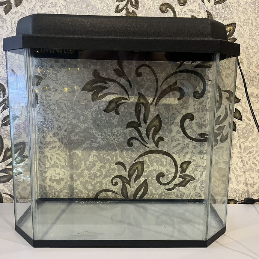 Аквариум с крышкой для рыбок