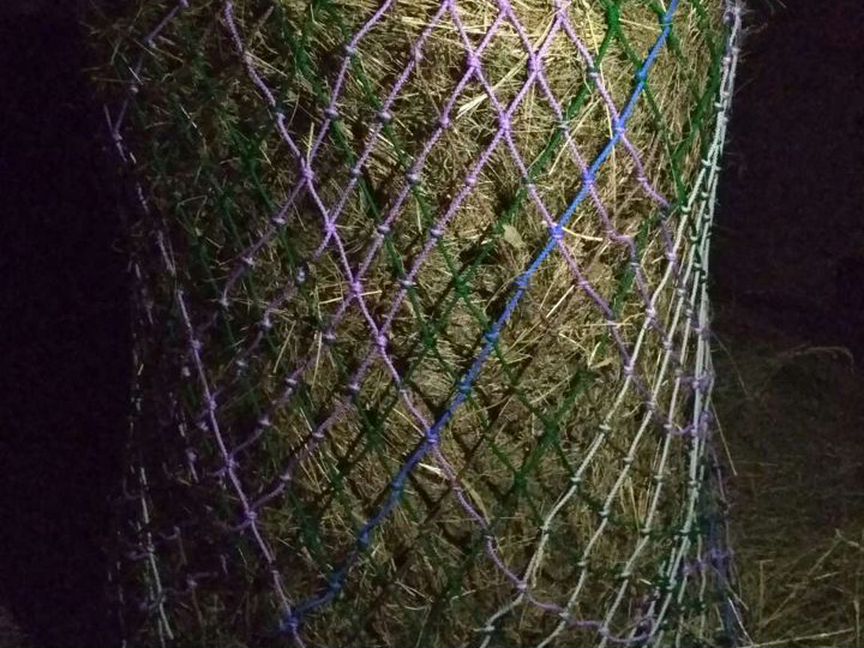 Рептух на рулон сена