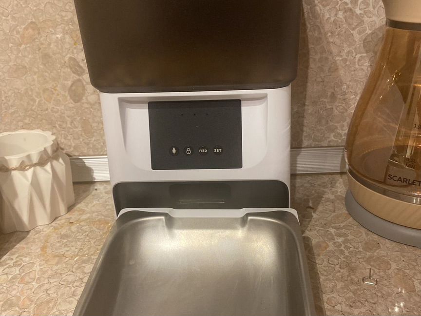 Автоматическая кормушка для животных