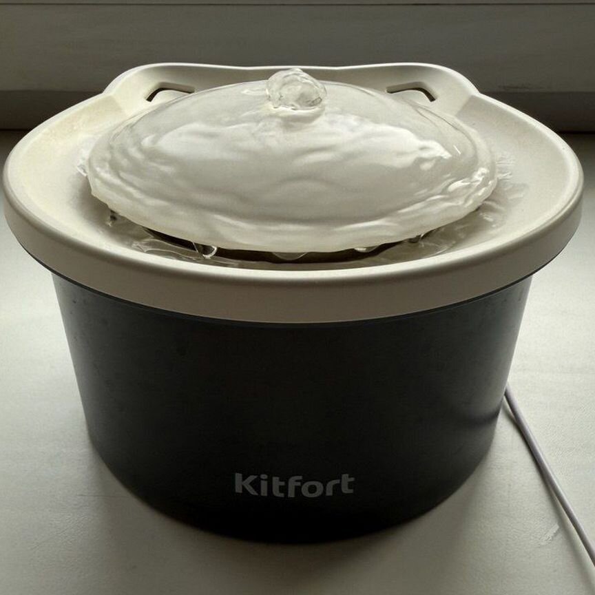 Фонтанчик для животных (поилка) Kitfort кт-4049