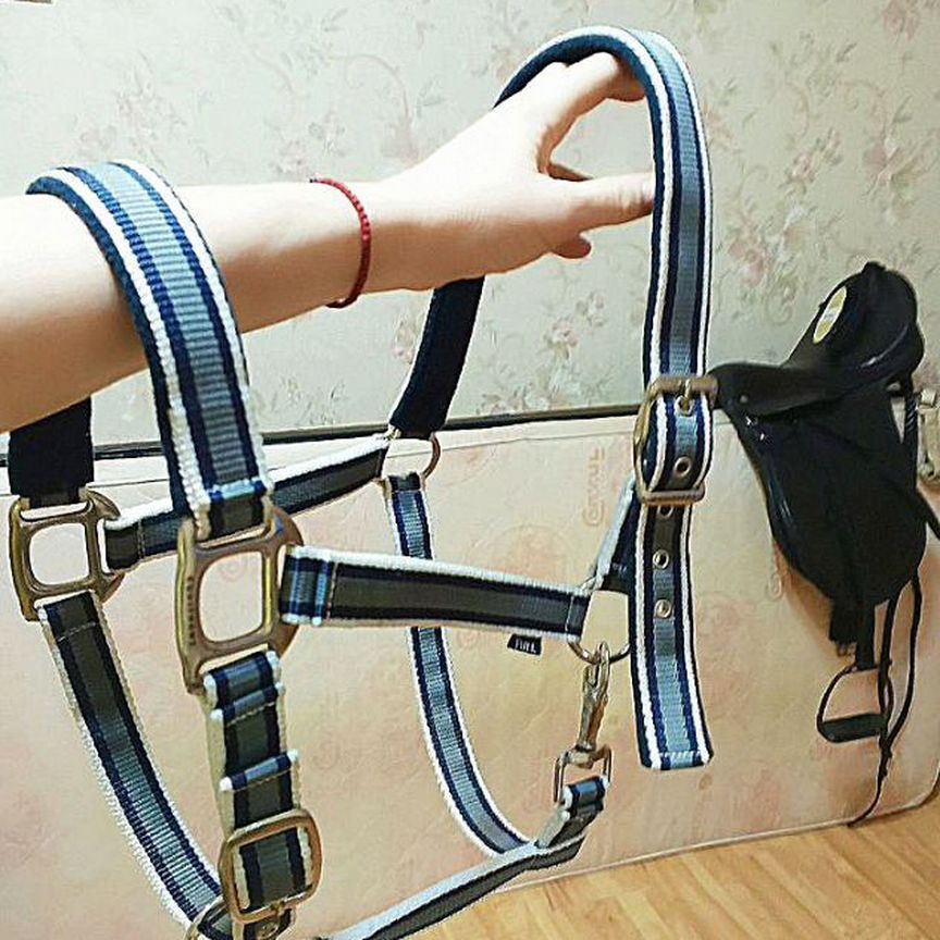 Недоуздки,повод,капсюль для лошади