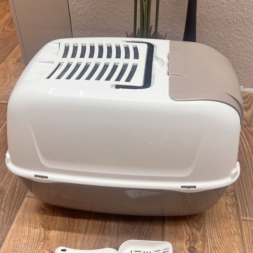 Закрытый лоток для кошек и собак б/у