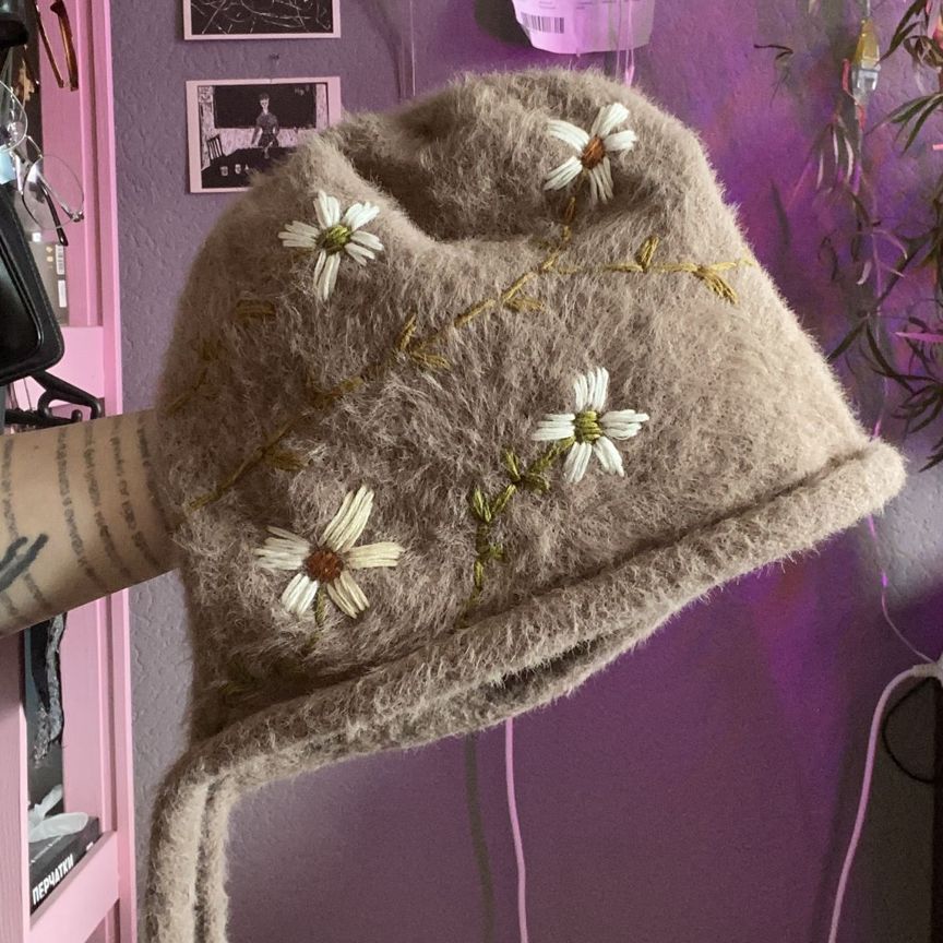 Чепчик с ручной вышивкой