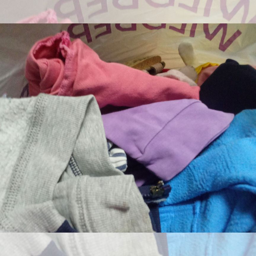 Одам вище на девочку