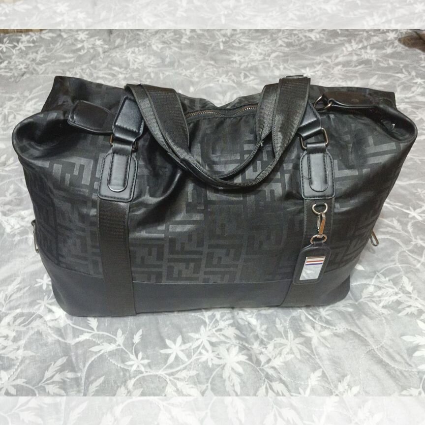 Сумка дорожная c вещами