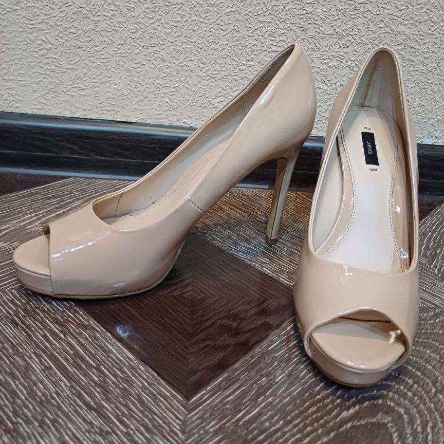 Туфли на каблуке 38 размер бу